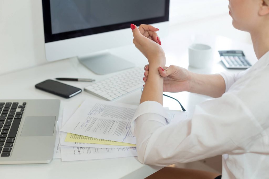 Especialista alerta sobre os esforços repetitivos - Revista Unick