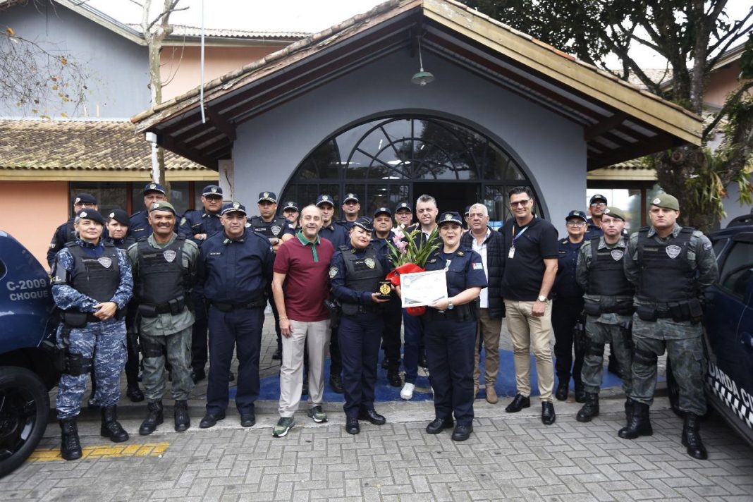 GCM de Ribeirão Pires presta homenagem à guarda que se aposentou após ...